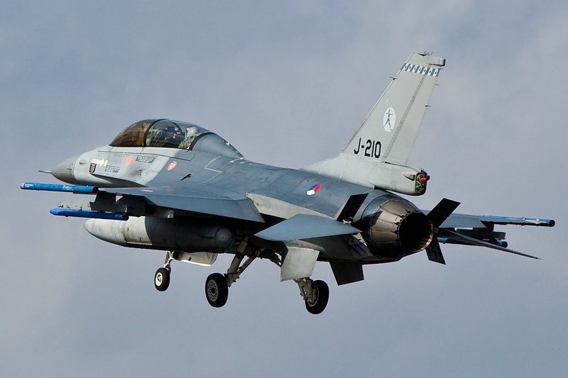 Landung F-16,Double Seater, J-210/Niederlande/ in ETSN/ Neuburg/Germany - Flugzeug-bild.de