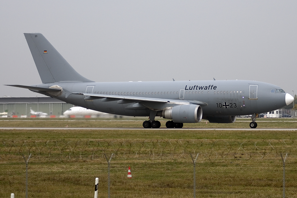Landung Airbus A310/10+27/Tanker der Luftwaffe/ETSI/Manching/Germany ...