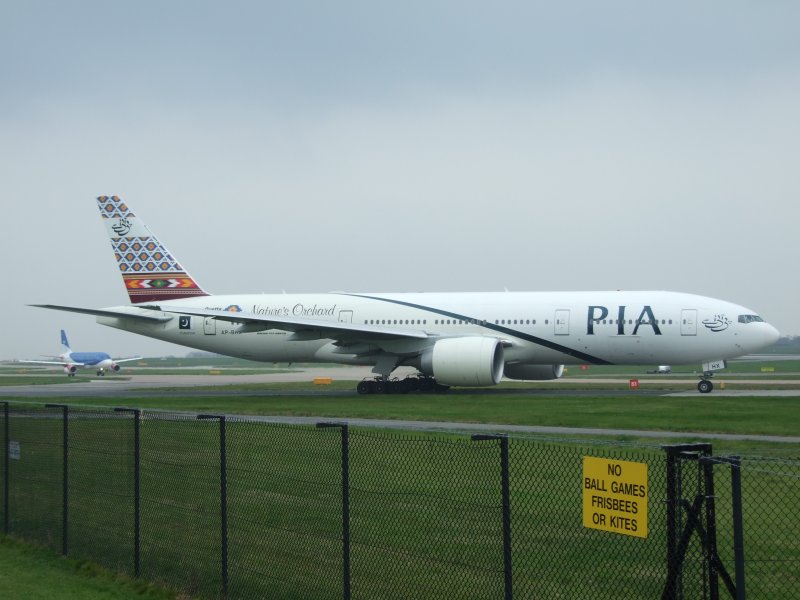 PIA AP-BHX in Manchester - Flugzeug-bild.de